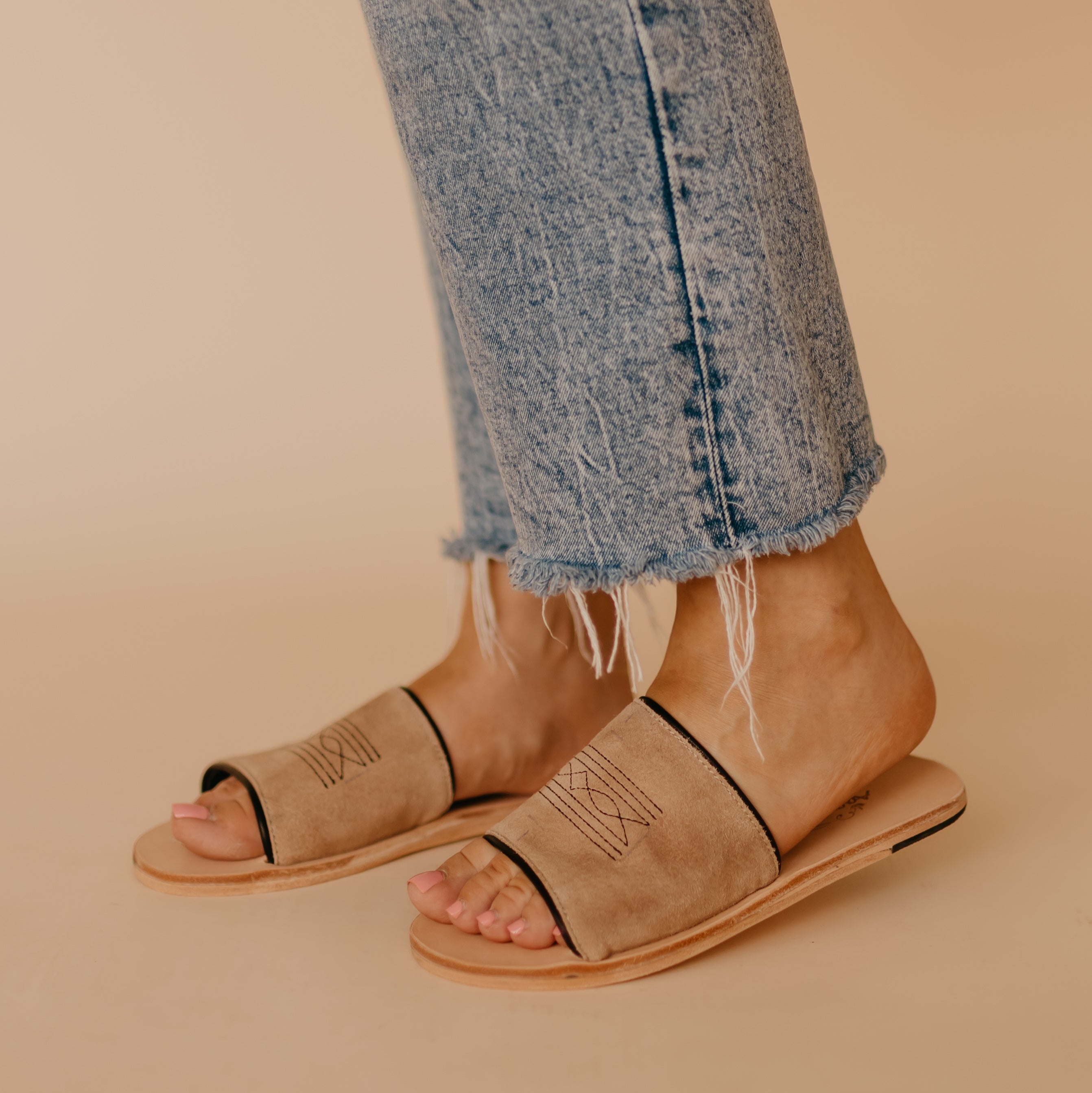 Nadia Western Slide - Sand/Black – Agave Sky